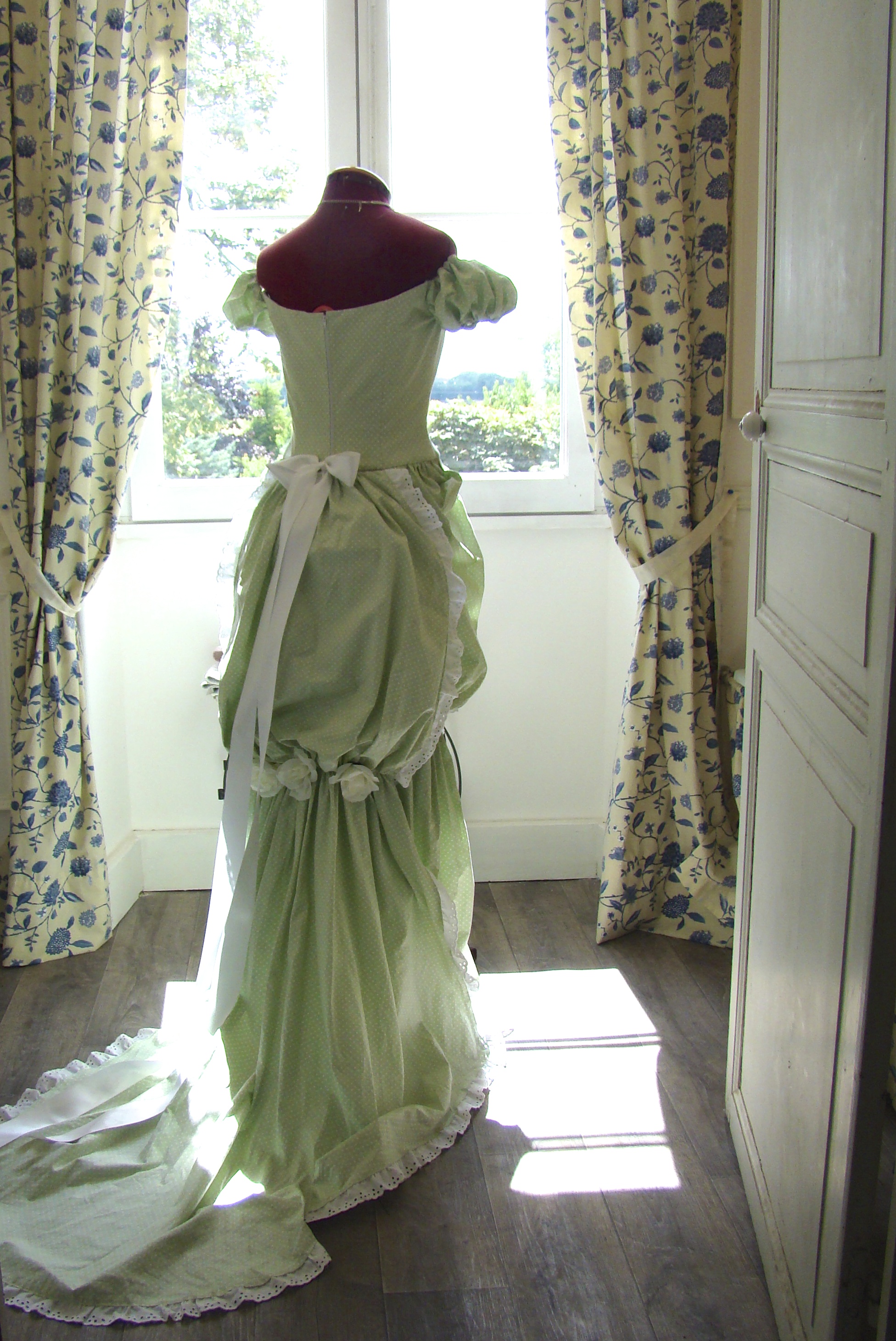 Robe à tournure coton vert claire à petits pois