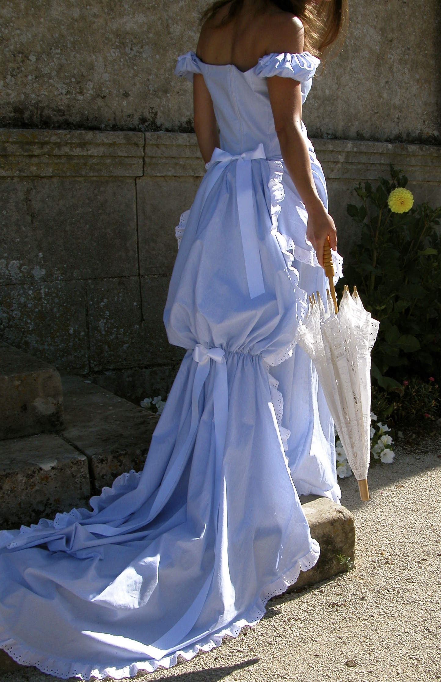Robe à tournure bleu claire