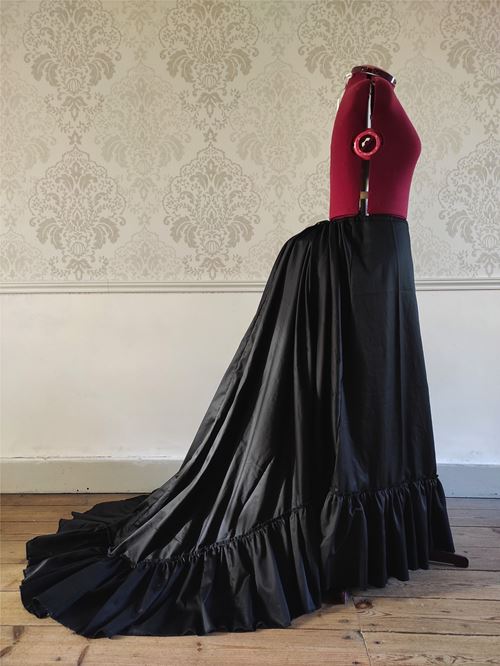 Robe à Tournure du 19ème