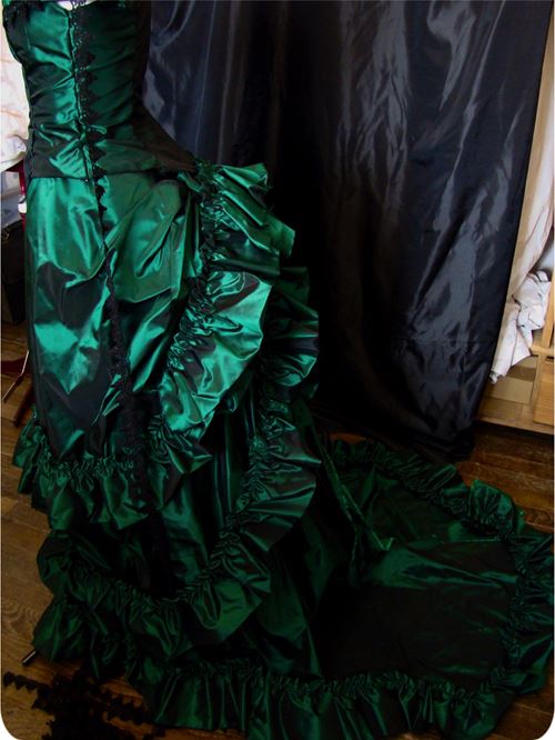 Robe à tournure en taffetas vert bouteille